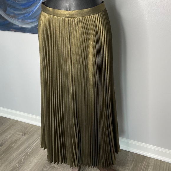 Club Monaco | Skirts | Nwt Club Monaco Bronze Pleated Pleated Annina ...